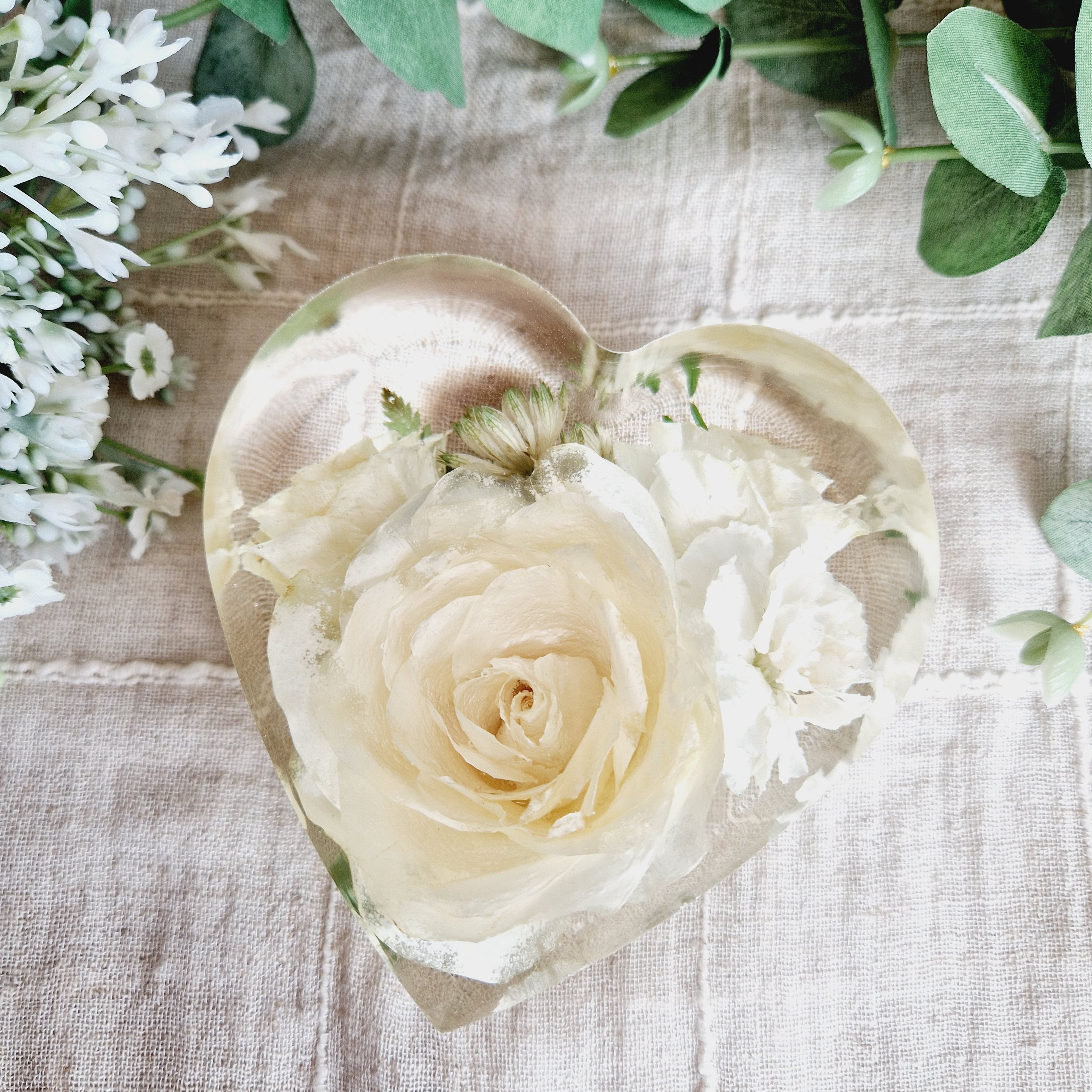 10cm Freestanding Heart Flower Preservation – Sparkles Bespoke Resins