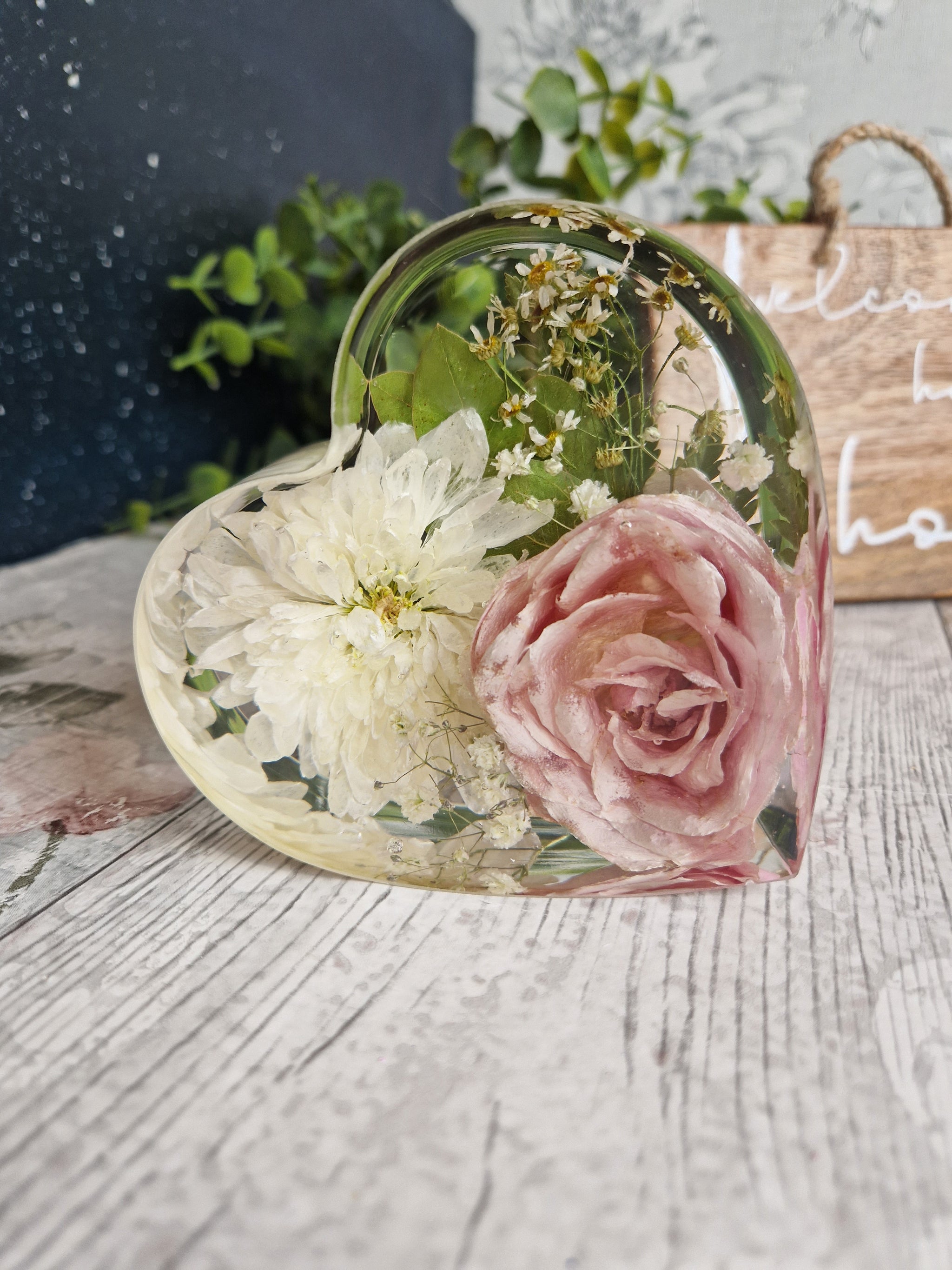 10cm freestanding heart – Sparkles Bespoke Resins